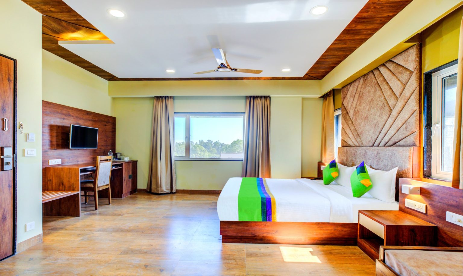 Hotel in Udaipur Near Railway Station | Hotel Opulence Inn